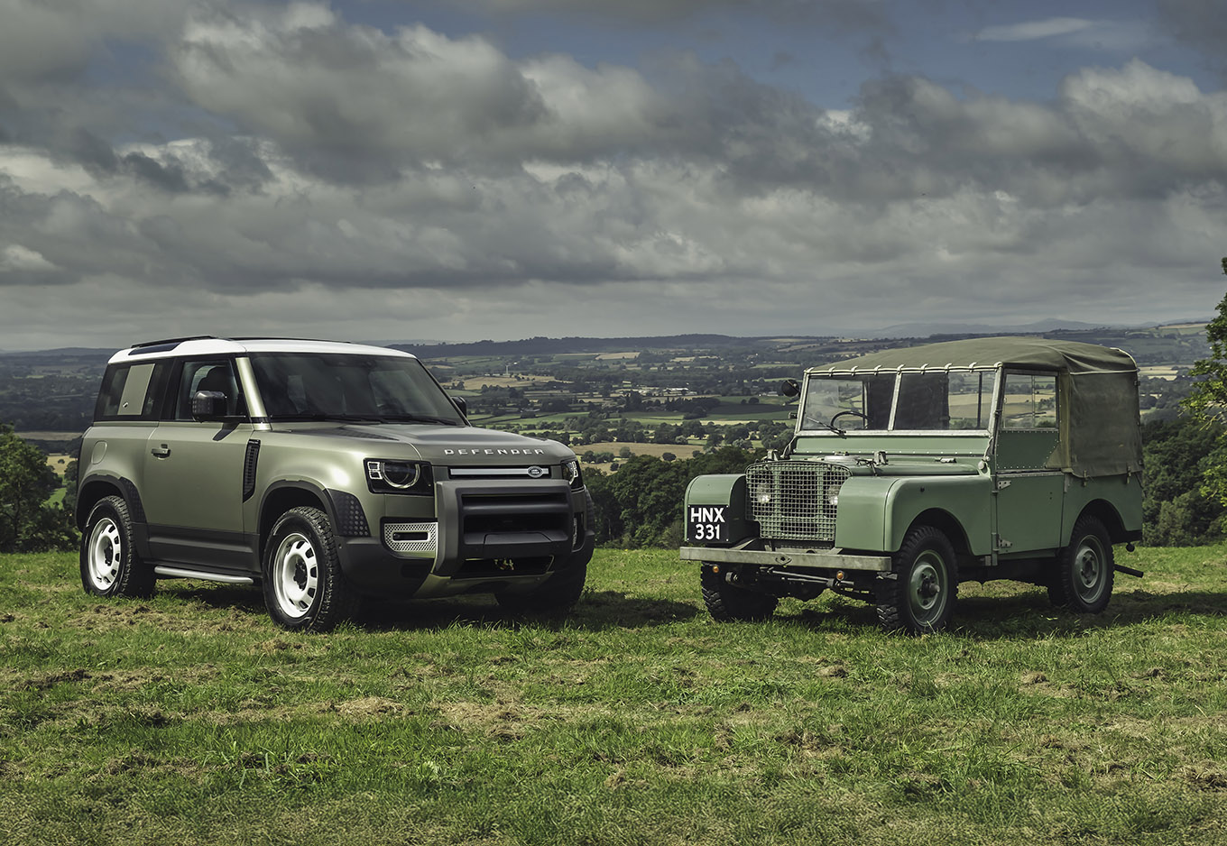 30 апреля 1948 года дебютировал первый внедорожник Land Rover